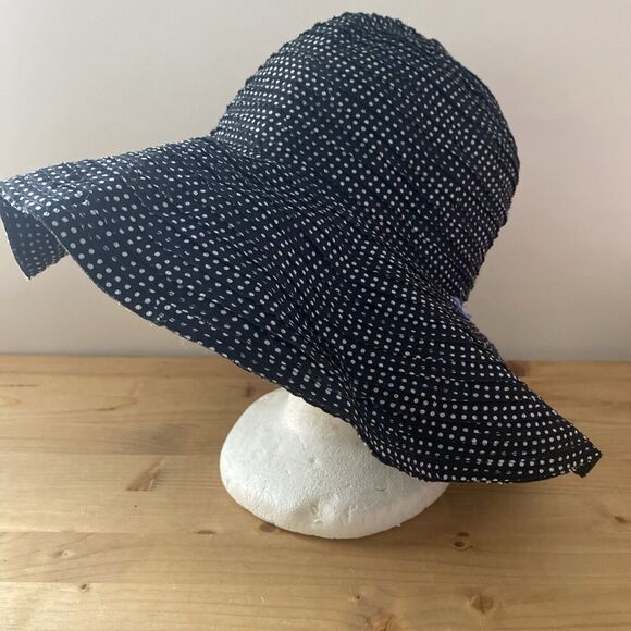 Wallaroo | Accessories | Wallaroo Petite Scrunchie Hat Black W White ...